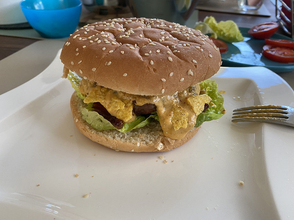 El Chapo Burger mit Cheddar Chilisauce und Whiskey-Gemüse von Xerophyt ...