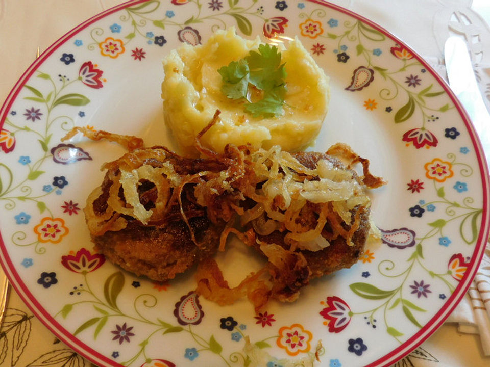 Fleischlaiberl mit Kartoffelpüree und Röstzwiebeln von Anaid55| Chefkoch