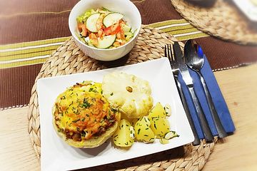 Gefüllter Patisson mit Hackfleisch und Käsehaube ...