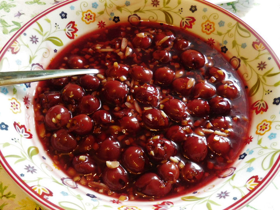 Kirsch-Spekulatius-Kompott mit gerösteten Mandelsplittern von ...