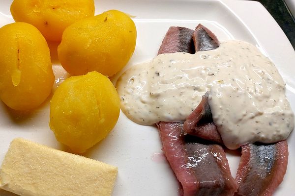 Matjes "Sylter Art" mit Pellkartoffeln von herzbiw | Chefkoch