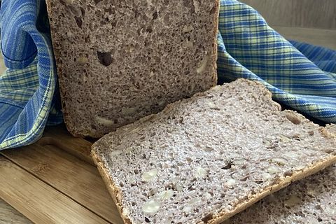 Dinkelbrot mit Nüssen aus dem BBA von ymja| Chefkoch