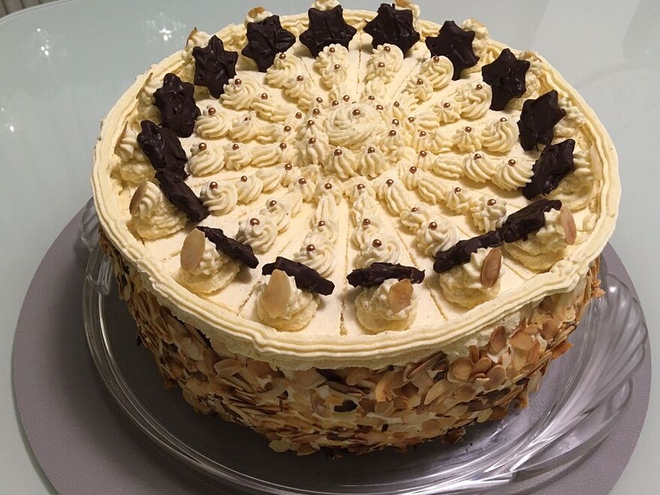 Buttercremetorte mit Mandarinencreme und Mandeln von 13Caro| Chefkoch