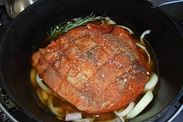 Schweineschulter aus dem Dutch Oven von McKai| Chefkoch