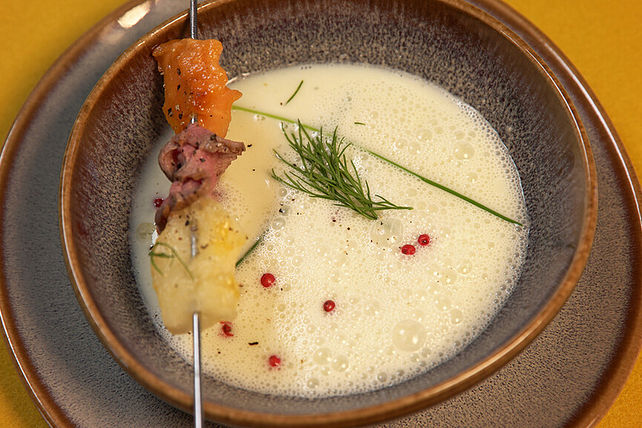 Kalte Gurkensuppe mit einem Fruchtspieß von DasperfekteDinner| Chefkoch