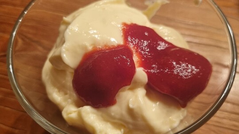 Vanille-Mascarpone-Pudding mit Erdbeersoße von Luzynja
