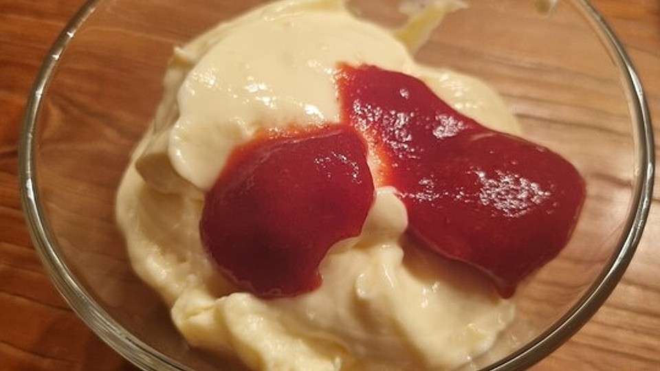 Vanille-Mascarpone-Pudding mit Erdbeersoße von Luzynja| Chefkoch