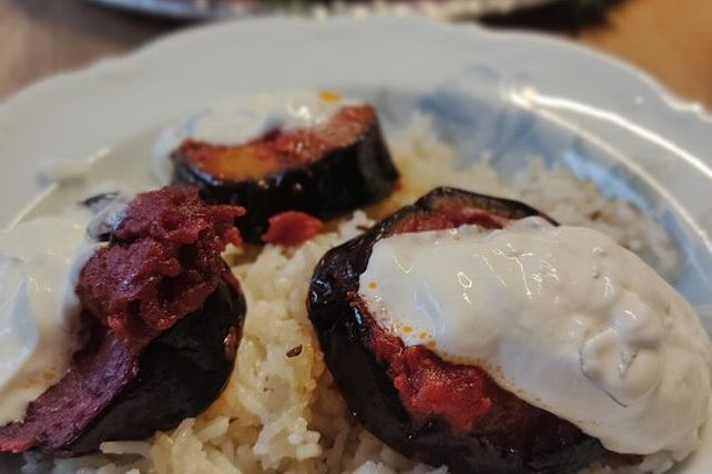 Borani Badenjan mit Palaw - Auberginen mit Reis und Joghurt von ...