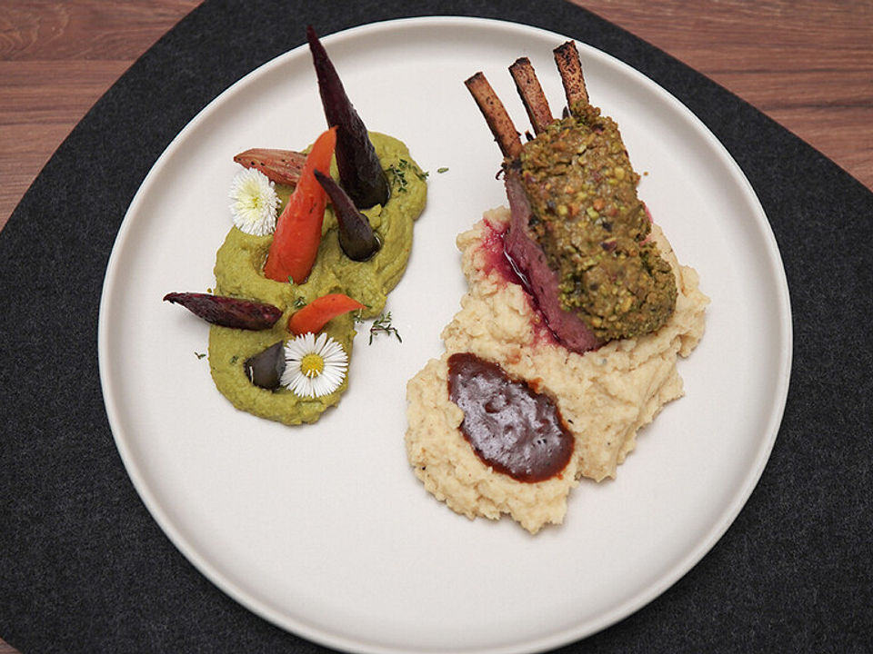 Lammkarree, Pistazie, Erbse, Wurzeln von DasperfekteDinner| Chefkoch