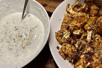 Mari­nierte Blumen­kohl-Wings mit Joghurt-Dip von tillitos| Chefkoch