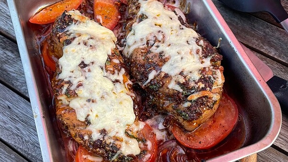 Hähnchenbrustfilet auf einem Zwiebel-Tomatenbett von lotte311| Chefkoch