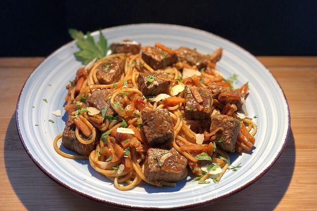 Spaghetti mit Hüftsteak-Ragout von SessM| Chefkoch