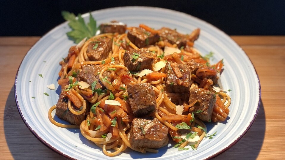 Spaghetti mit Hüftsteak-Ragout von SessM