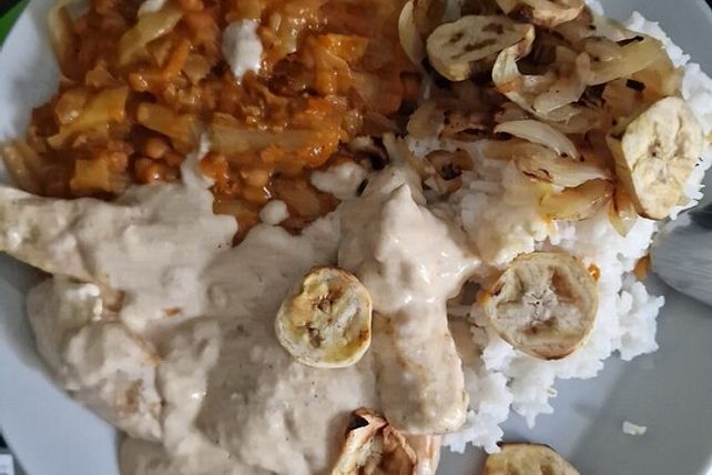 Hähnchen in Kokos-Koriander-Sauce mit Chakalaka-Salat von ...