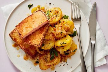 Panierter Leberkäse mit Bratkartoffeln von fuerjedentag| Chefkoch