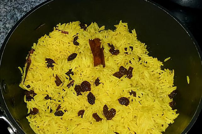 Gelber Reis mit Rosinen von Solu161| Chefkoch