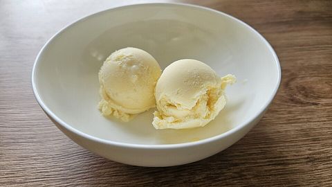 Buttermilch-Zitronen-Eis mit Lemon-Curd von Danny_Pälzer