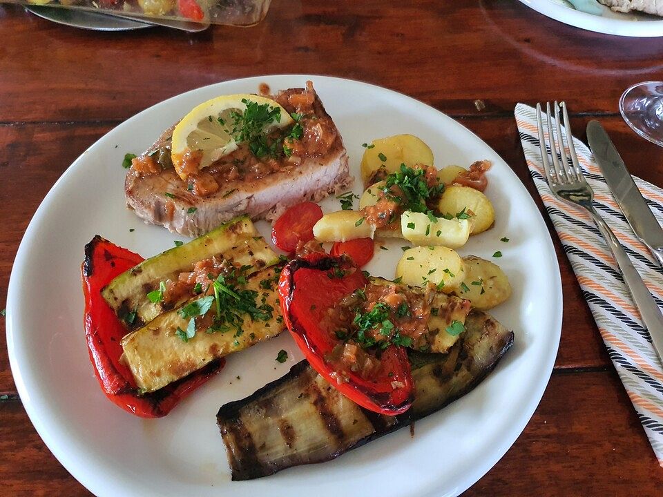 Blackened Tuna mit Grillgemüse und Sauce Antiboise von Knecko64| Chefkoch