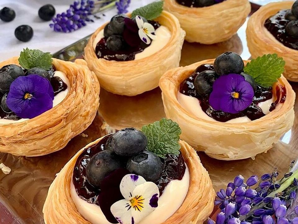 Croissant Buns mit Cheesecake-Füllung und Heidelbeeren von Henglein ...