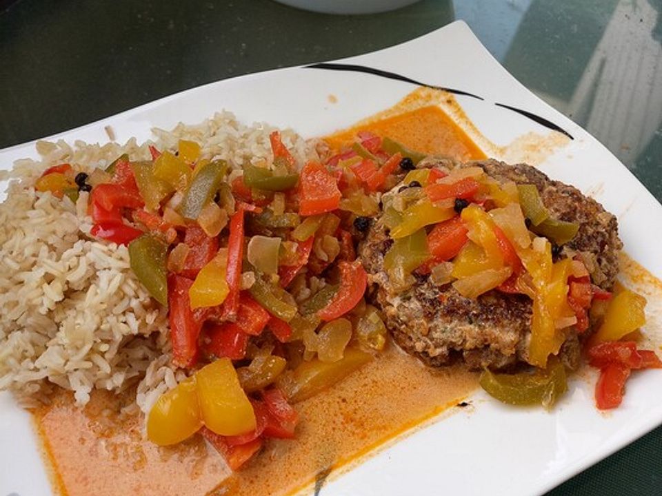 Hacksteak mit Paprika-Pfeffersoße von michaelkarlschreiner| Chefkoch