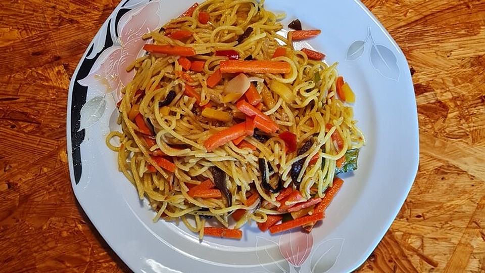 Gebratene Spaghetti mit Wokgemüse von helge5555