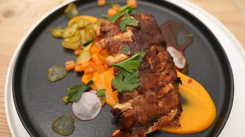 BBQ mal anders – Rippchen | Süßkartoffel | Gurke | Radieschen von DasperfekteDinner