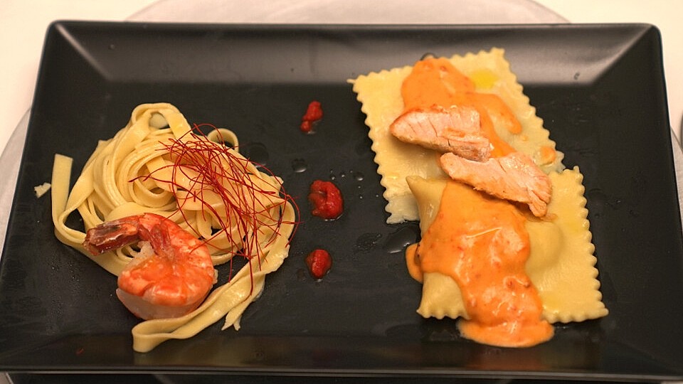 Duetto di Pasta: Tagliatelle | Scampi & Lachs | Ravioli von ...