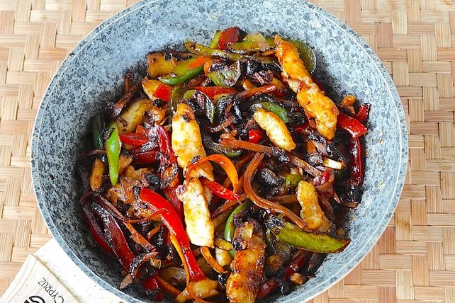 Pikante Gemüsepfanne mit Huhn - Cap Cay Ayam pedas von dieter_sedlaczek ...