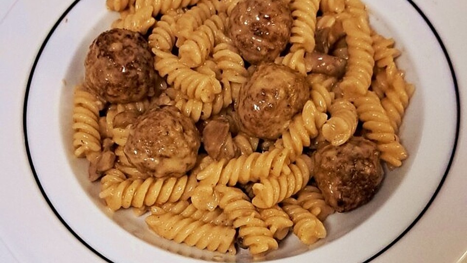 Pasta in Champignon-Rahm mit Fleischbällchen von 0_Kelly_0