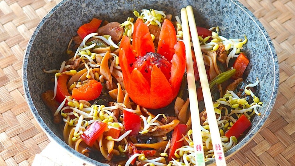 Bunte, würzige Gemüsepfanne mit Huhn - Cap Cay Ayam pedas von dieter ...