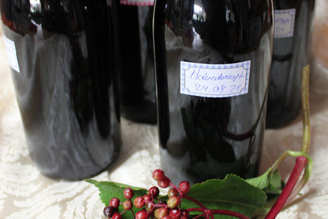 Holundersaft bei Erkältung / Basissaft von Kräuterjule| Chefkoch