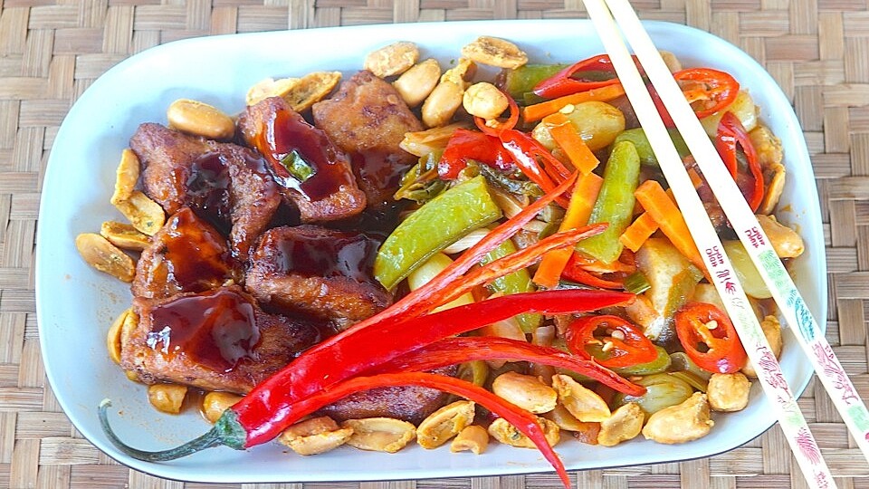 Bung Pao Hühnerbrust mit Gemüse und Erdnüssen von dieter_sedlaczek ...