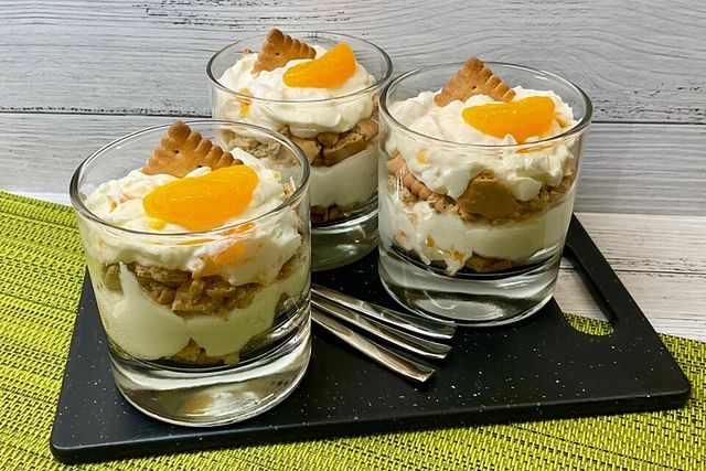 Cremedessert mit Keksen und Mandarinchen von Mooreule