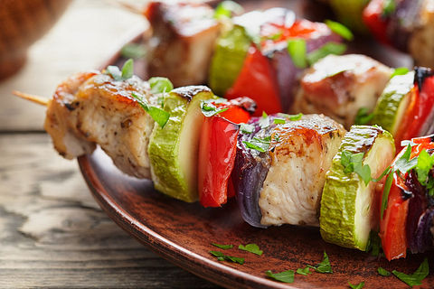 Saftige Putenspieße mit Zucchini – vom Grill oder aus der Pfanne von ...