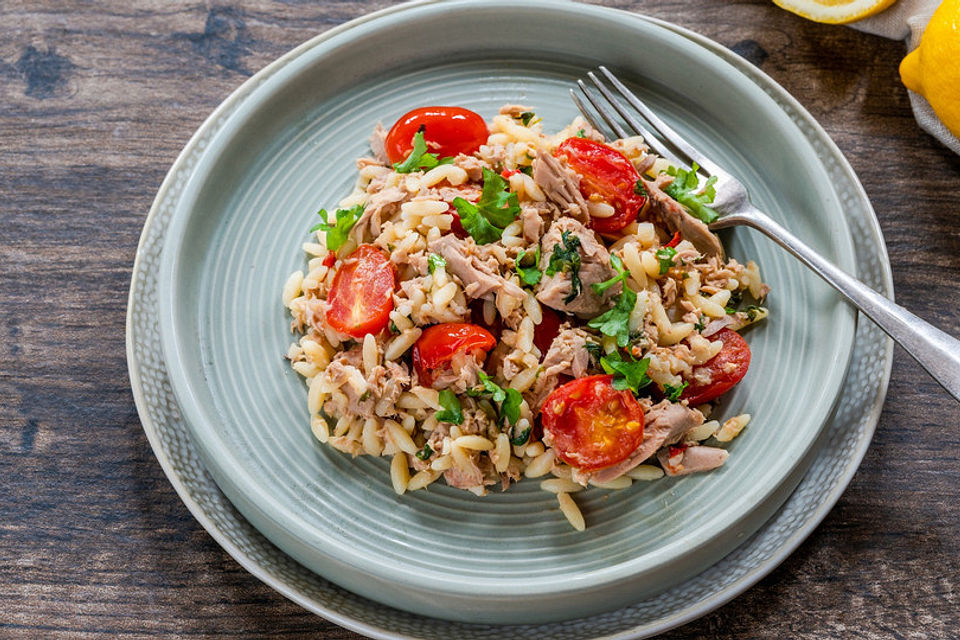 Mediterrane Orzo-Pasta mit Thunfisch von bettina_uphus