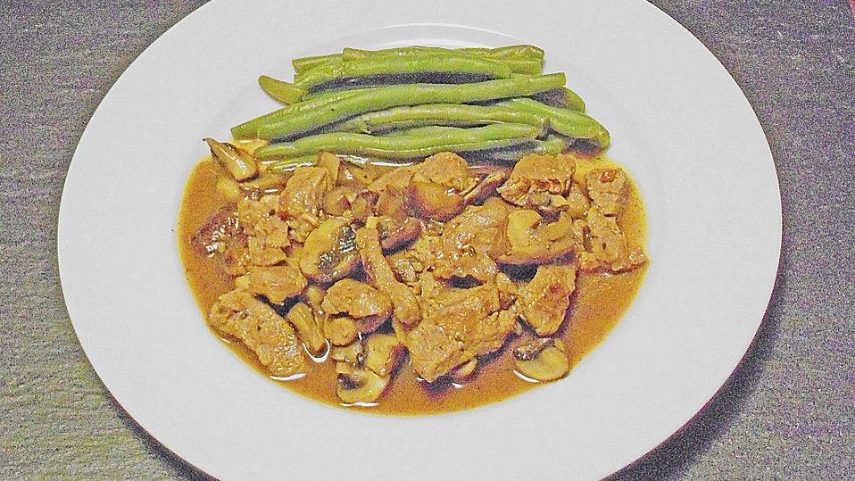Kalbsgulasch mit Champignons von home1