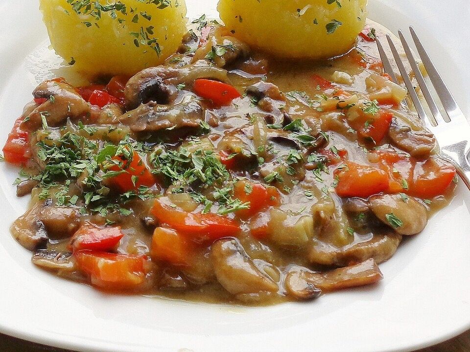 Pilzgulasch mit Paprika von selinaluca| Chefkoch