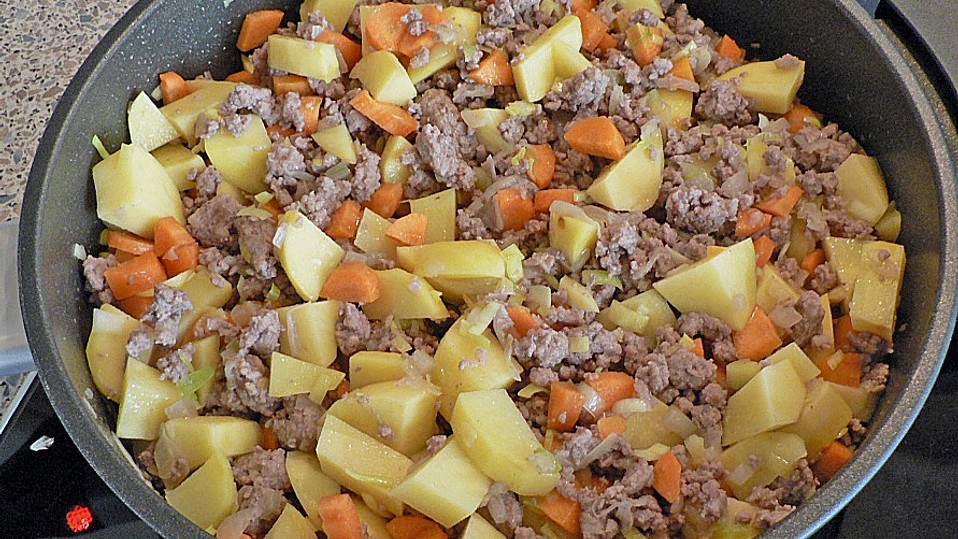 Faschiertes mit Kartoffeln und Gemüse von altbaerli