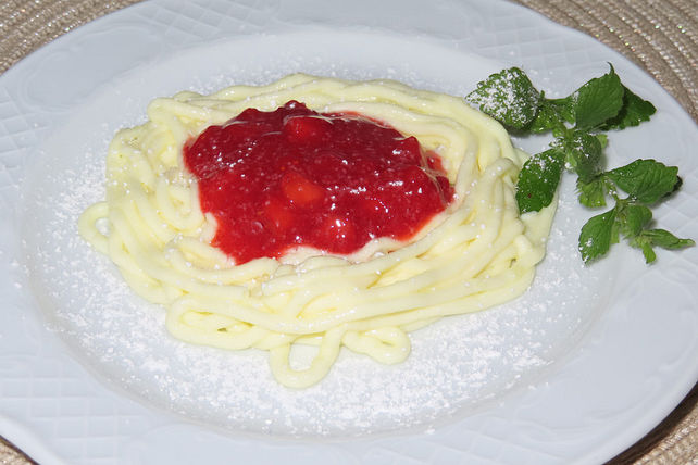 Puddingcreme - Spaghetti mit Erdbeermark von Mietzekatz| Chefkoch
