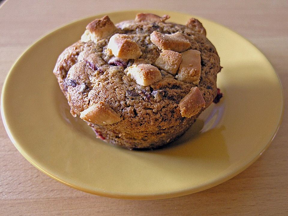 Kirsch - Marzipan - Muffins von bloody_squirrel | Chefkoch