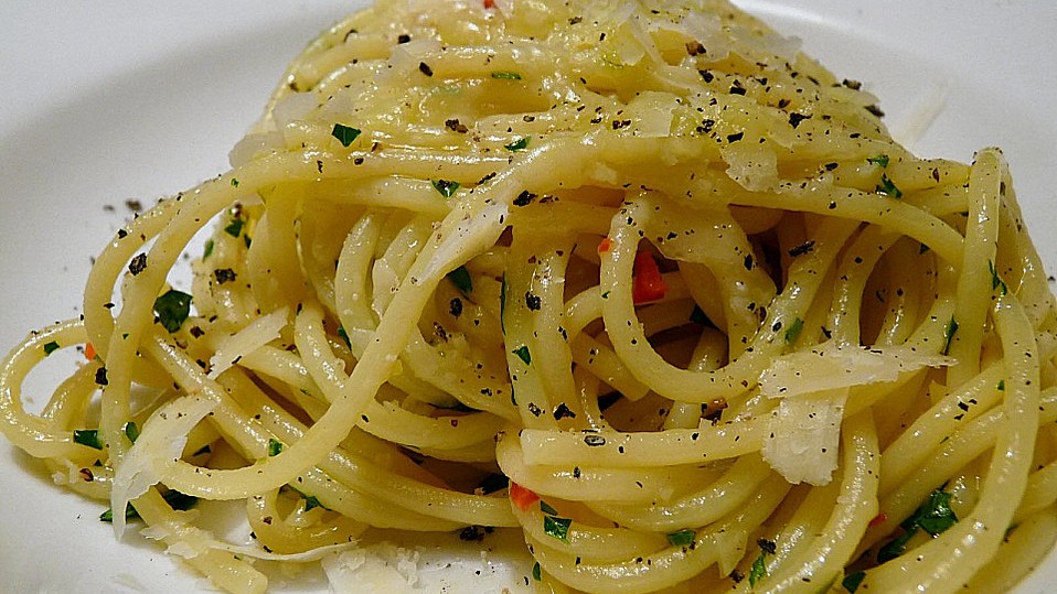 Spaghettini aglio, olio e peperoncino von escape