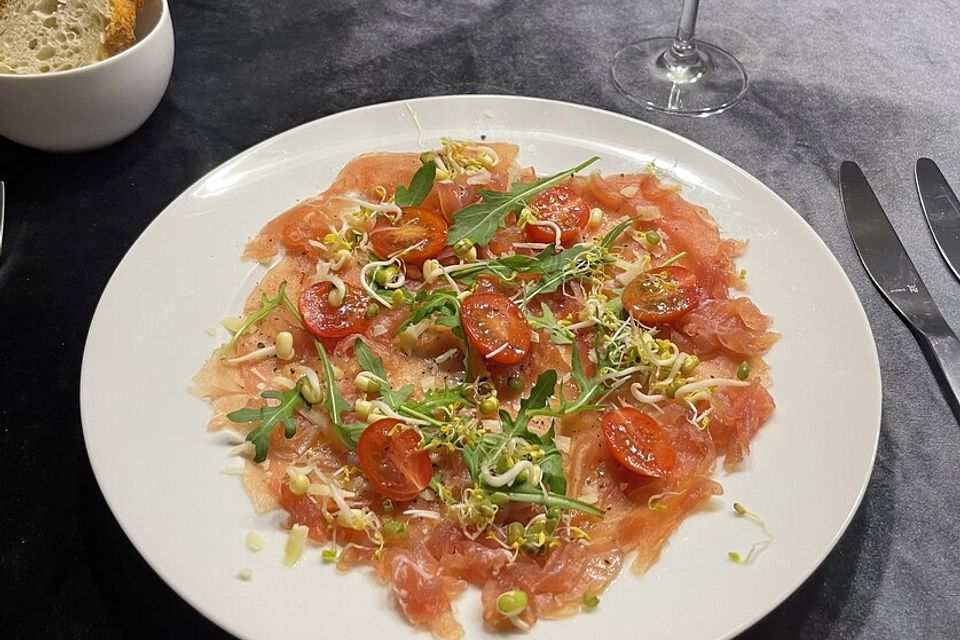 Thunfisch - Carpaccio mit Limone, Olivenöl und gehobeltem Parmesan von ...