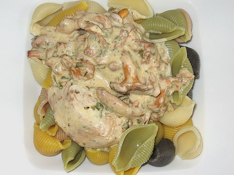 Pasta mit Hühnchenbrust in Pfifferlingsauce von feuermohn| Chefkoch