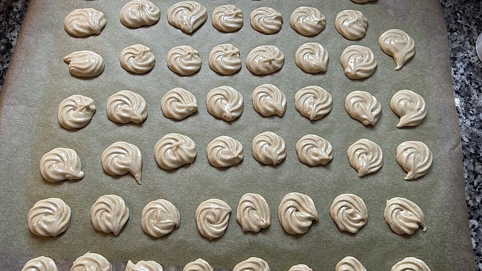 Anis - Plätzchen aus Biskuitteig von Wyrwaa| Chefkoch