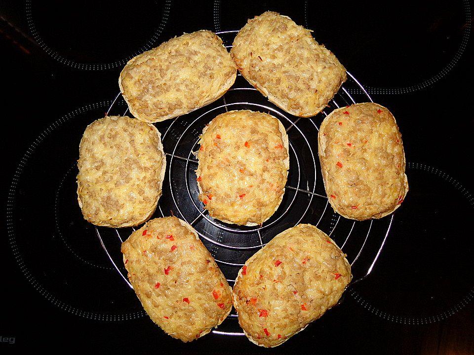 Überbackene Brötchen mit Mett und Käse von iris75| Chefkoch