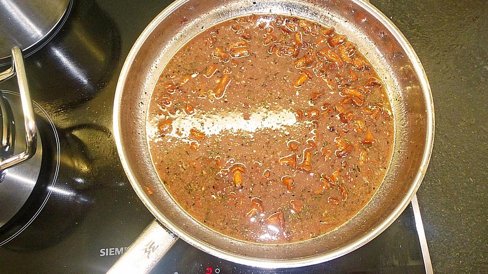 Wildsauce mit Preiselbeeren von pralinchen