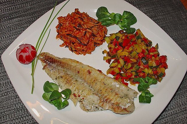 Rotbarschfilet auf Zucchini - Tomaten - Oliven - Kompott mit Chilireis ...